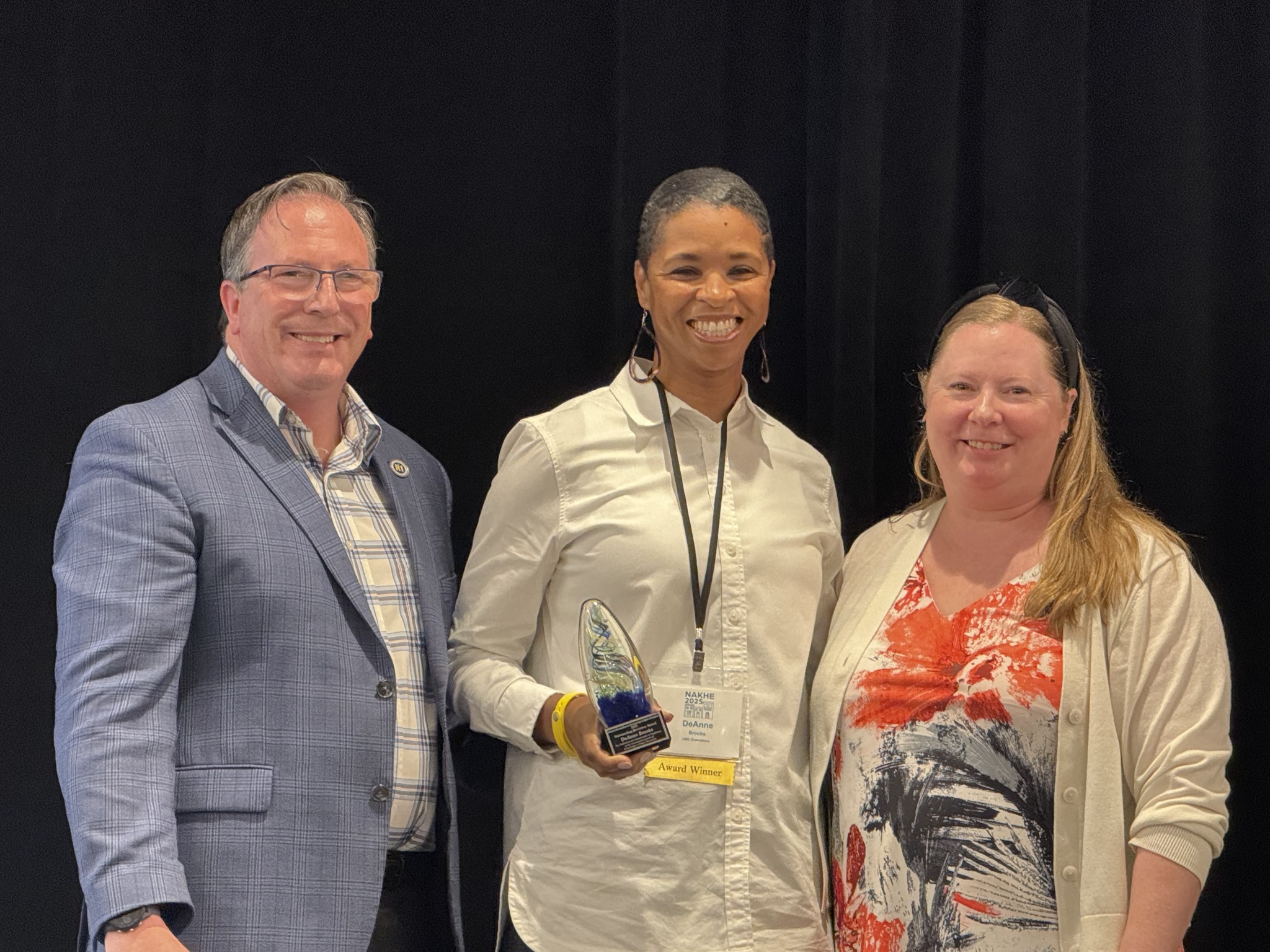 Dr. DeAnne Brooks Named Outstanding Reviewer for IJKHE | Kinesiology
